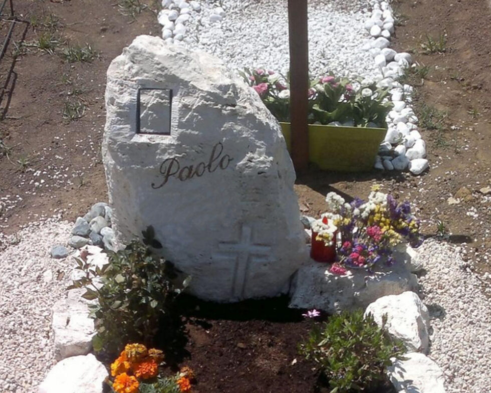 Lapide in pietra grezza